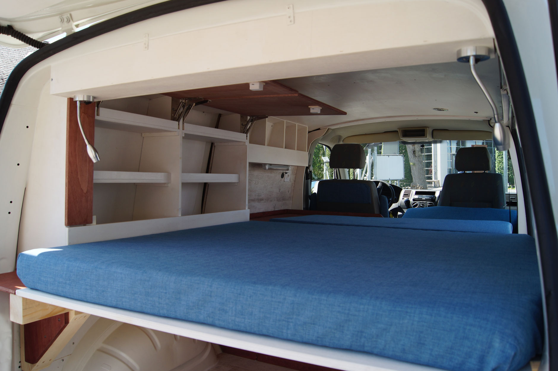 Ausbau und Installationen weg - Bulli Camper by Camper & Cars
