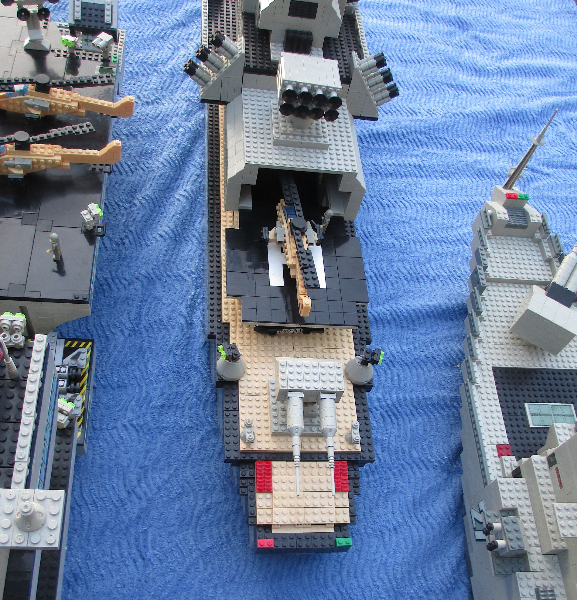 Double Battleship - Aircraft Carrier Building Bricks World