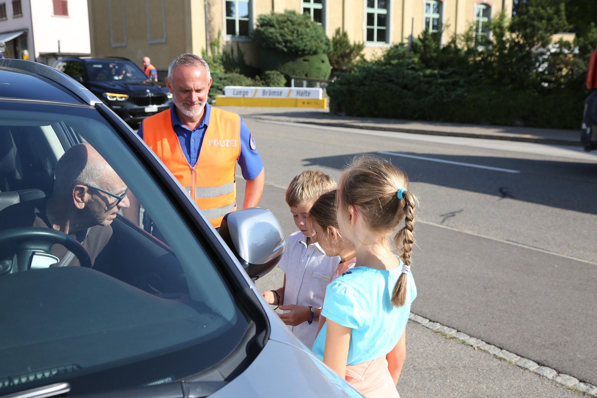 Polizei und Hombrechtiker Schulkinder warben für Sicherheit - buebikernews