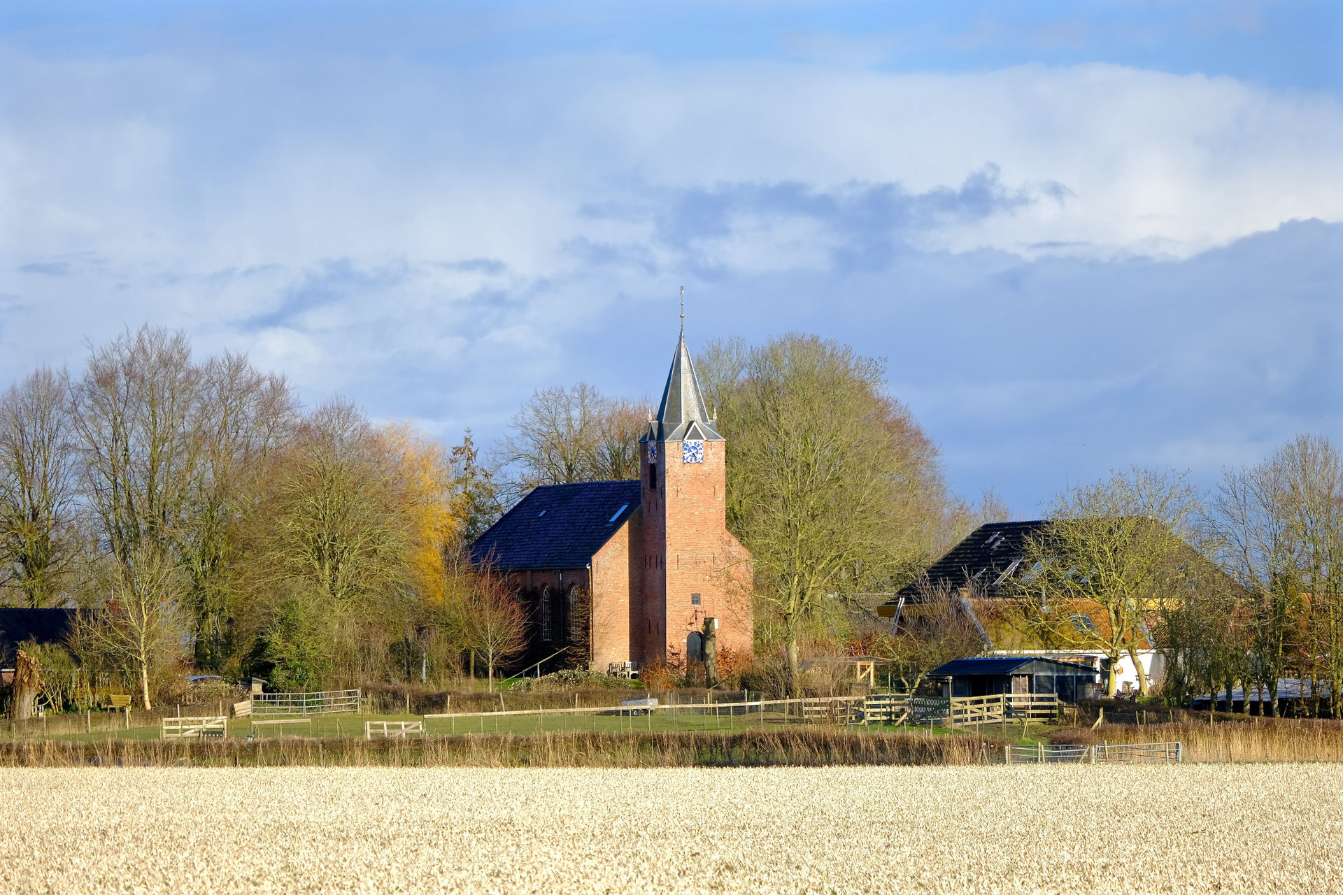 Oude kerk van Warfhuizen - Mooigrunnen.nl