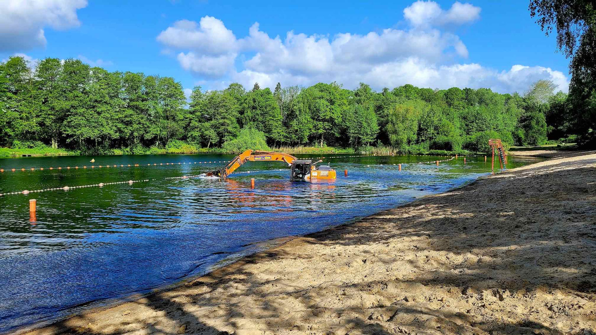 Sandstrand erneuert - Strandbad Farmsen; Naturbad mit Sandstrand