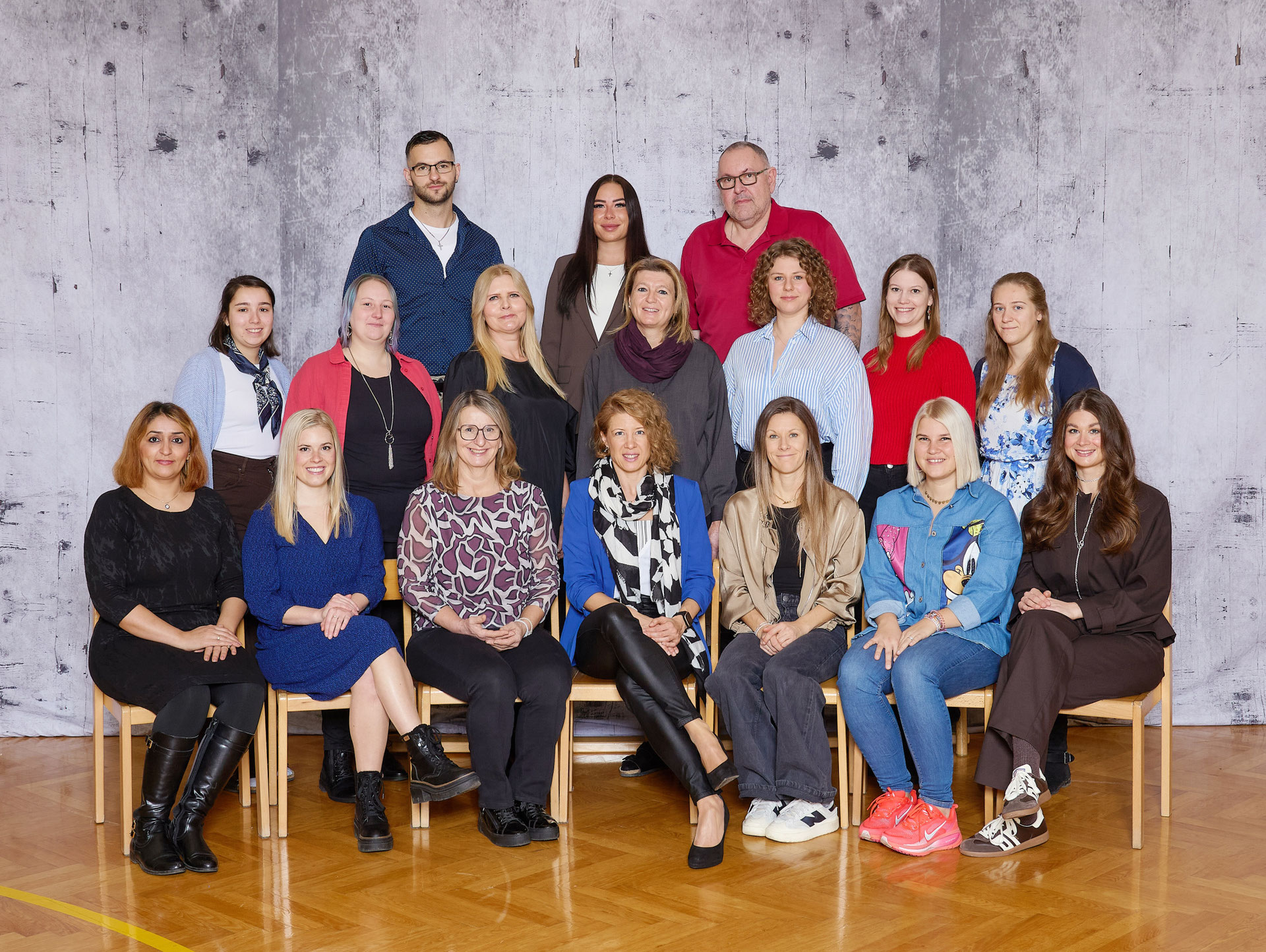 Lehrerinnen und Lehrer 2023/ 24 - VS 4 Mozartschule Linz