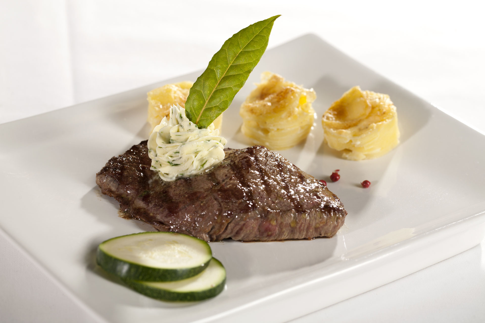 Gegrilltes Huftsteak - ALMO - Almochsenfleisch aus Österreich