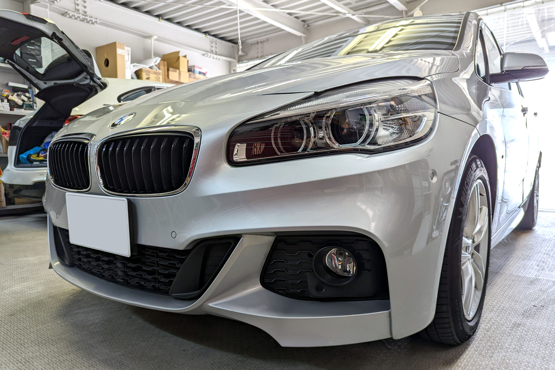 BMW F46 218d ハンズオフ純正渋滞アシスト後付け - BMW・ベンツ・アウディ・VW・ポルシェのコーディング、純正オプション後付、各種自動車部品取付販売