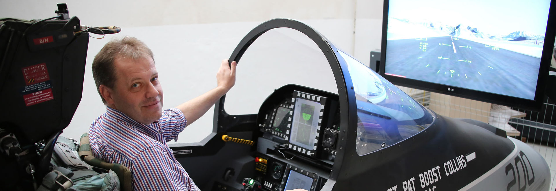 F/A-18 Flight Simulator - Simcenter im AIR FORCE CENTER