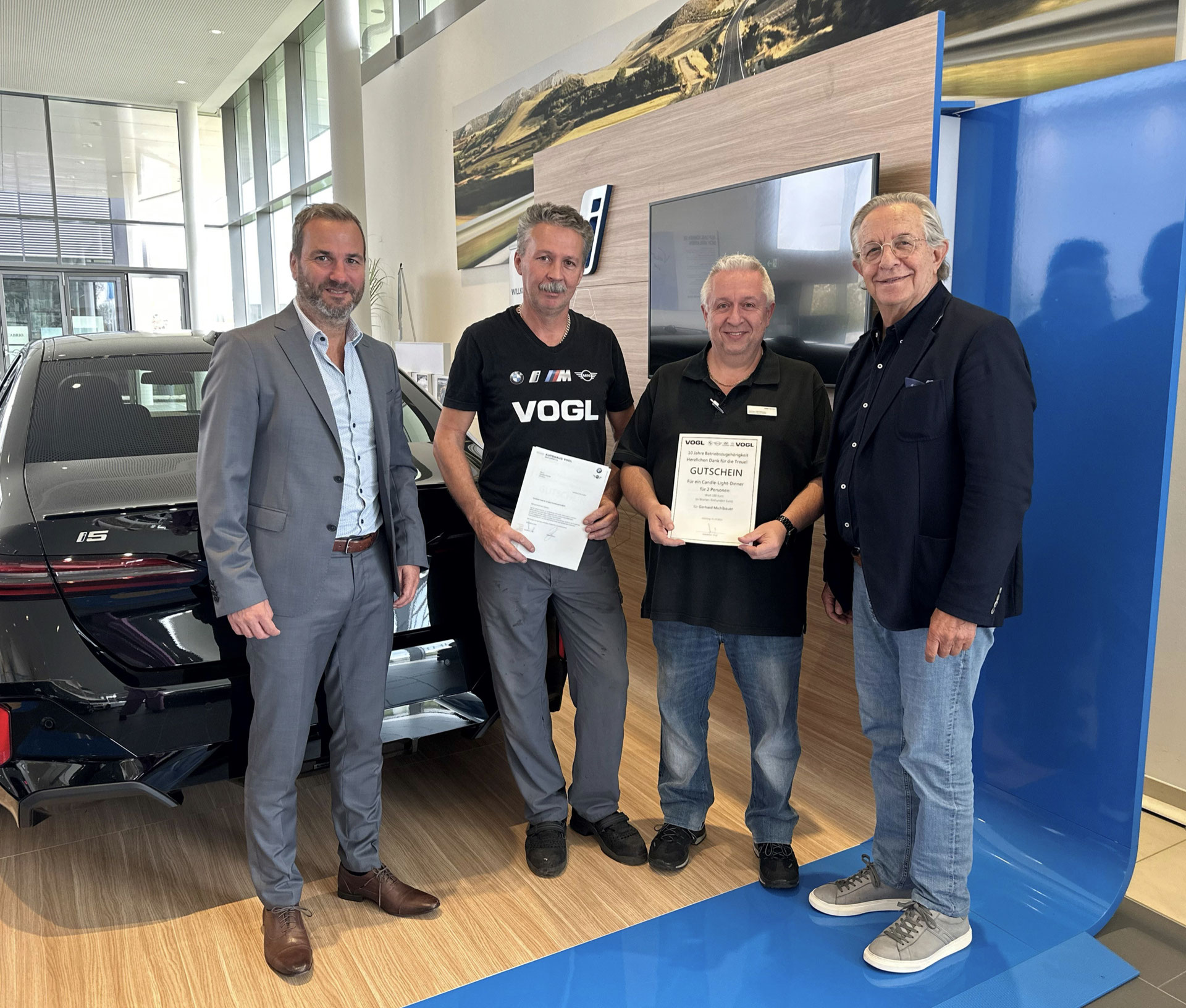 Doppelte Ehrung zum 10-jährigen Jubiläum im Team VOGL. - Autohaus MINI VOGL