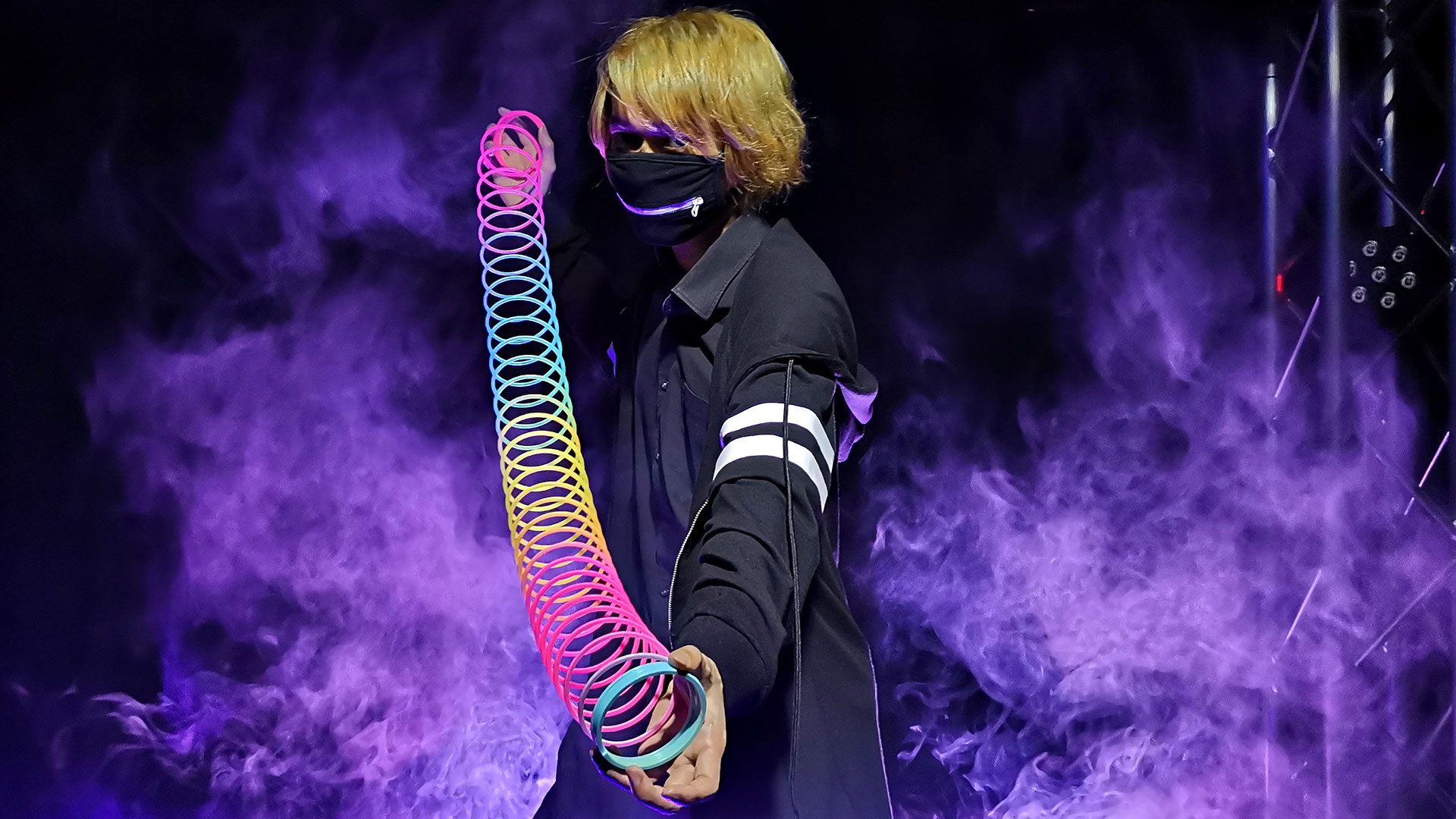 プロのレインボースプリングアーティスト - マジシャンRYUHEIが愛知や岐阜名古屋三重等を中心に出張マジックショー