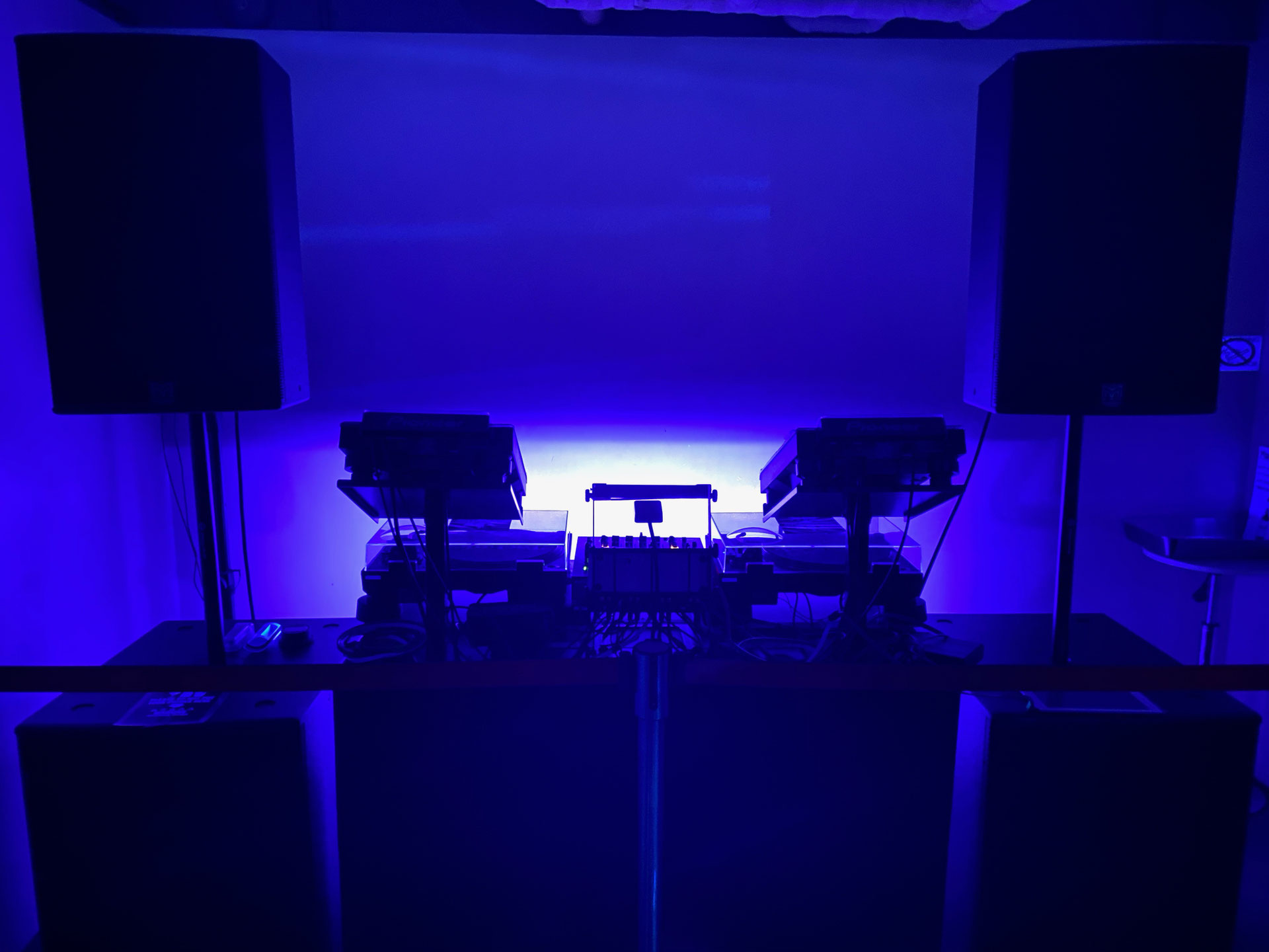 DJ Booth Rental - DJ BAR WHITE SPACE LAB