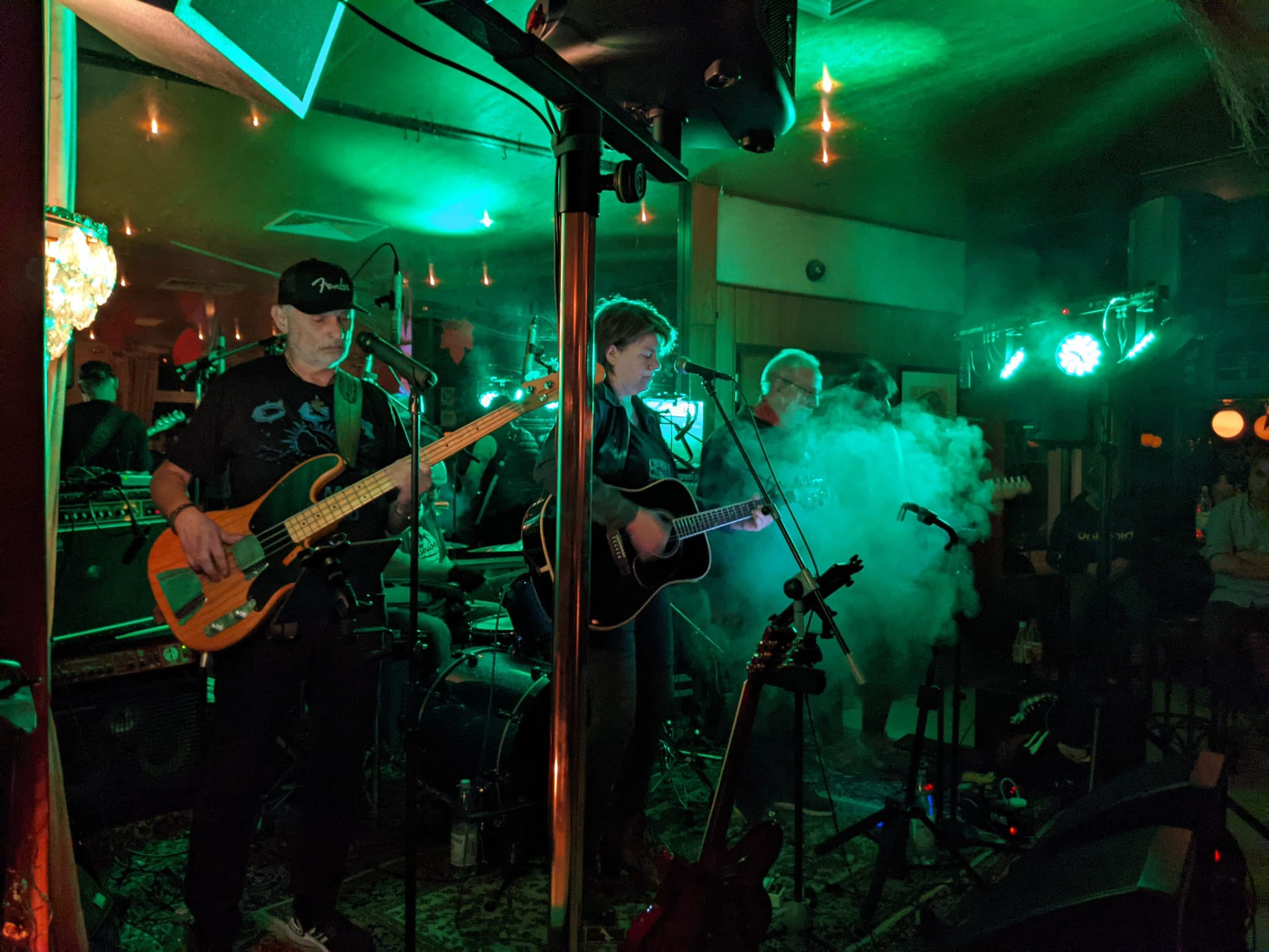 GALERIE - CROSS TIE WALKER - CCR Tribute Band