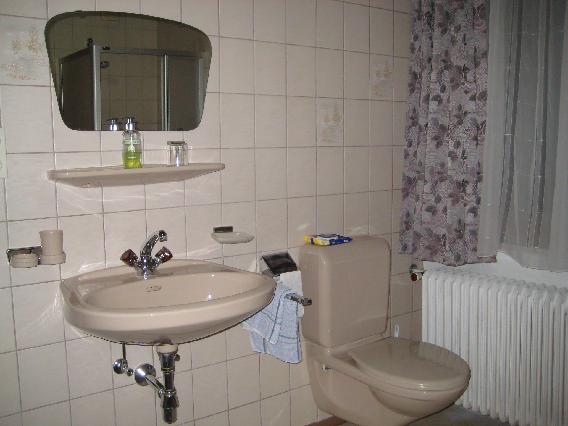 Etagen-WC/shared Toilette - haus-barbaras Jimdo-Page!