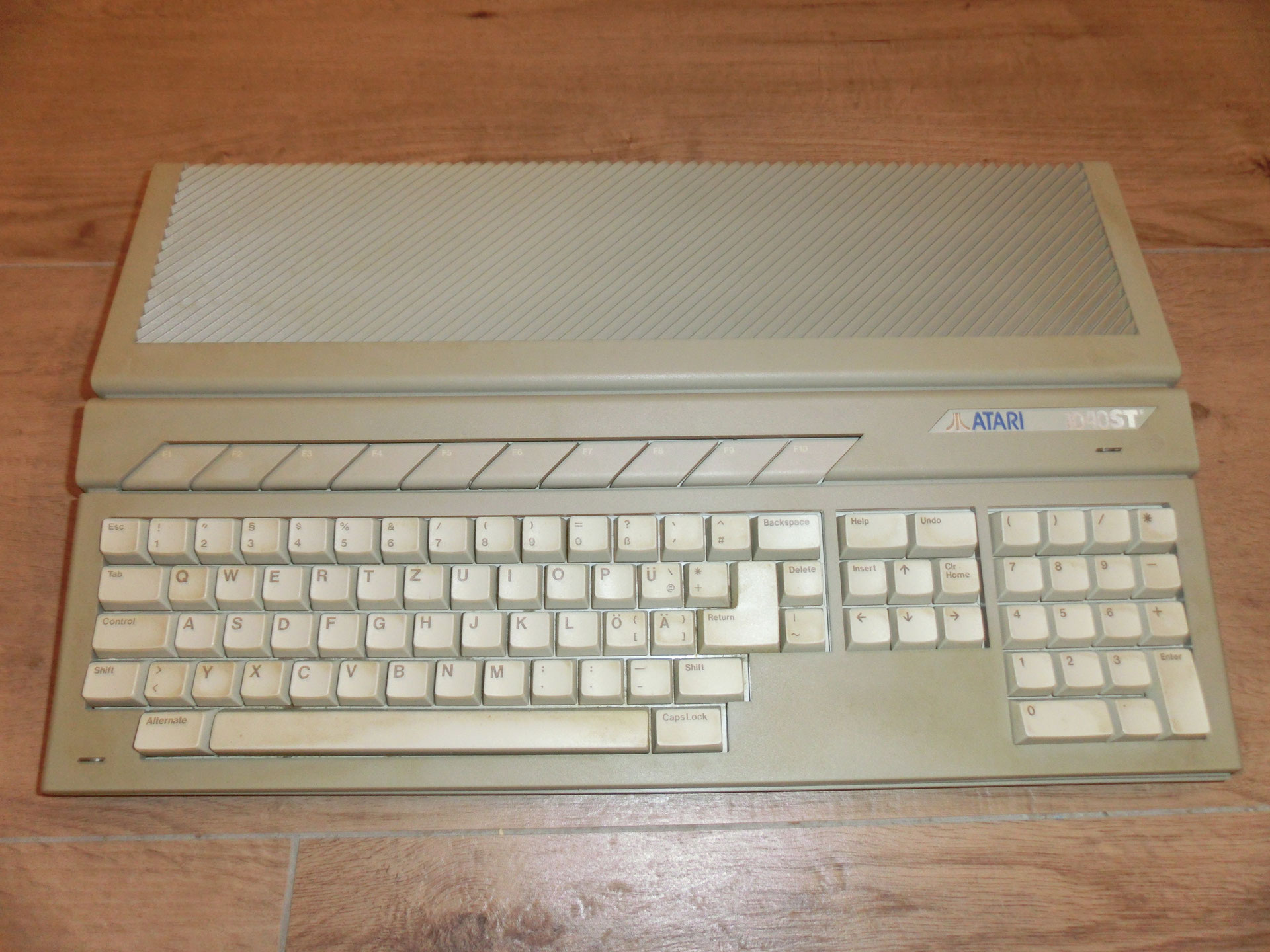 Atari 1040 STF - thoschus Webseite!