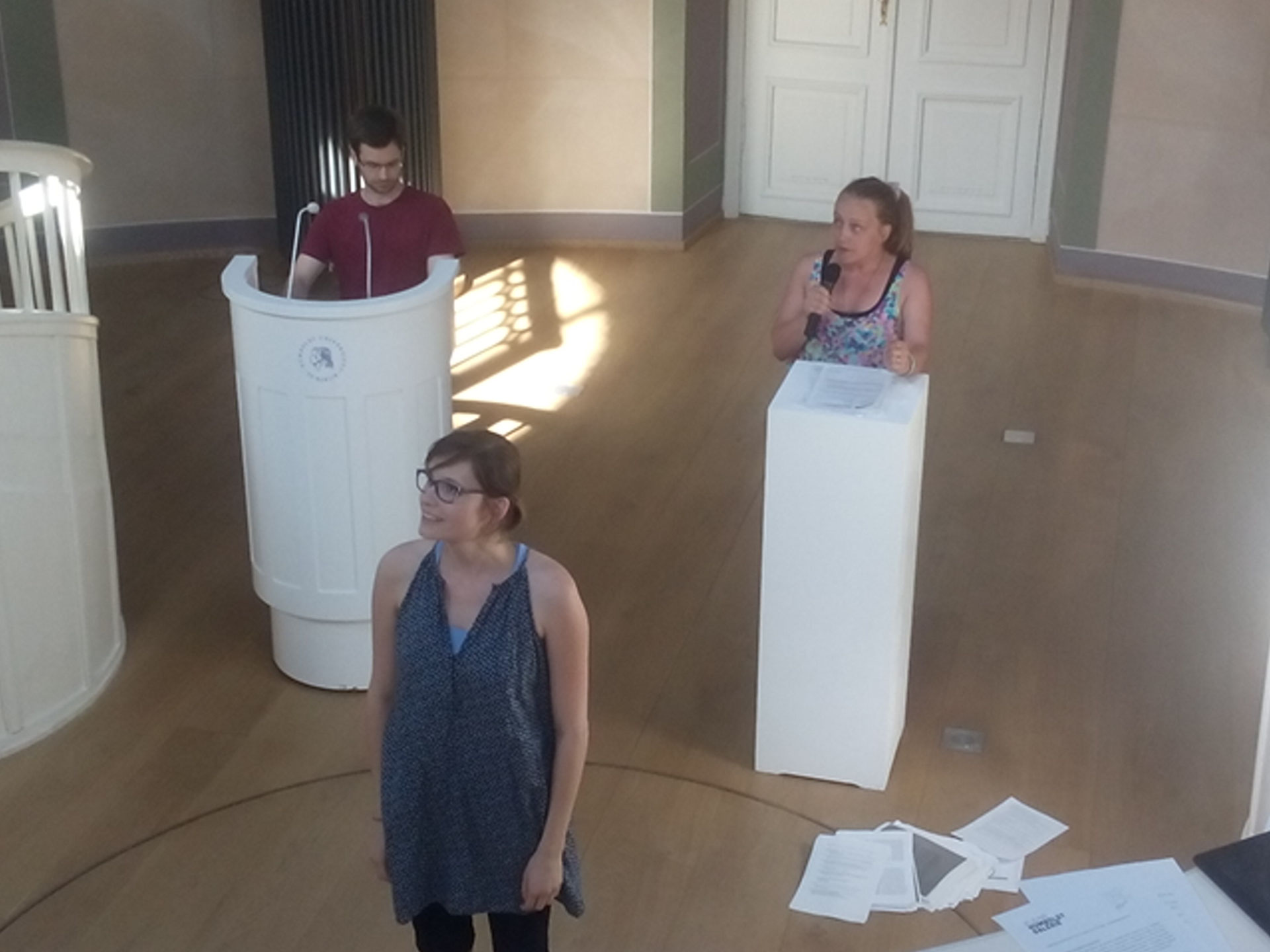 "Lass uns Aschenputtel spielen" und "Inga und der verschwundene Wurm ...