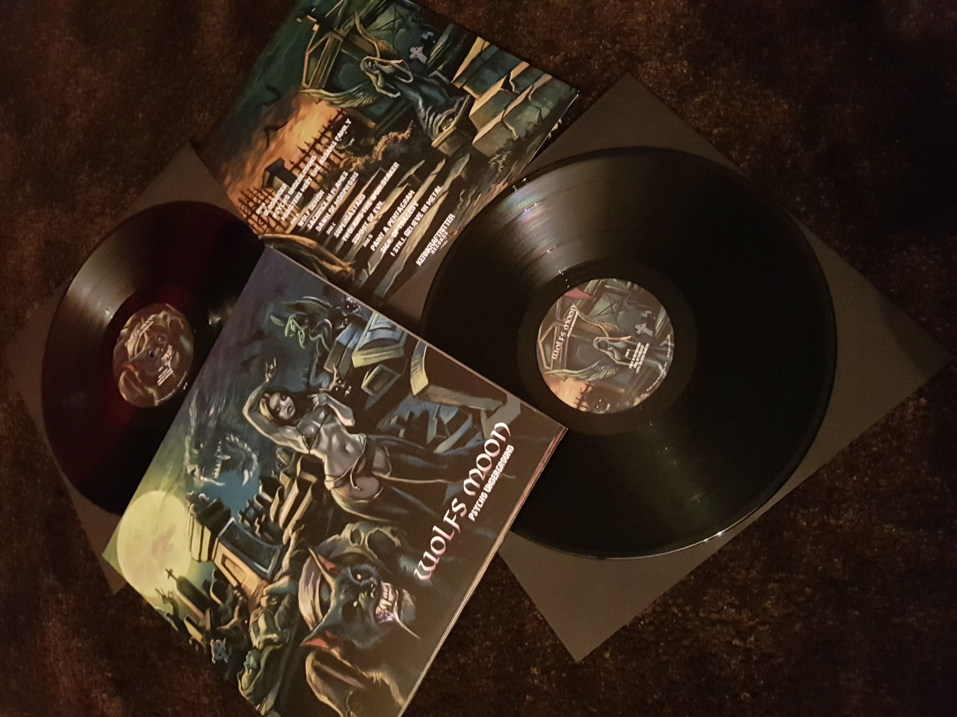 "PSYCHO UNDERGROUND" Double-Vinyl Gatefold - Webseite der Heavy-Metal Band Wolfs Moon!