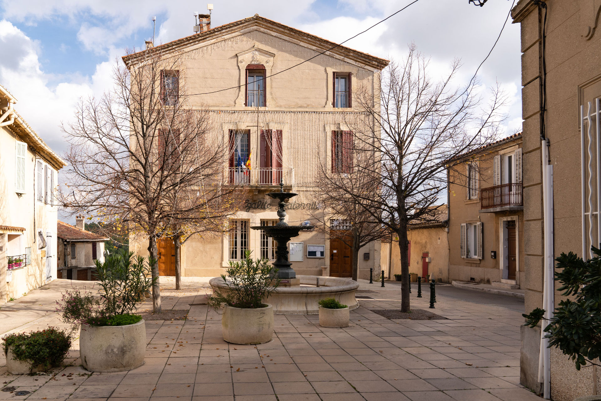 Cabriés - Sehenswürdigkeiten, Beschreibungen, Orten, Frankreich, Karl ...