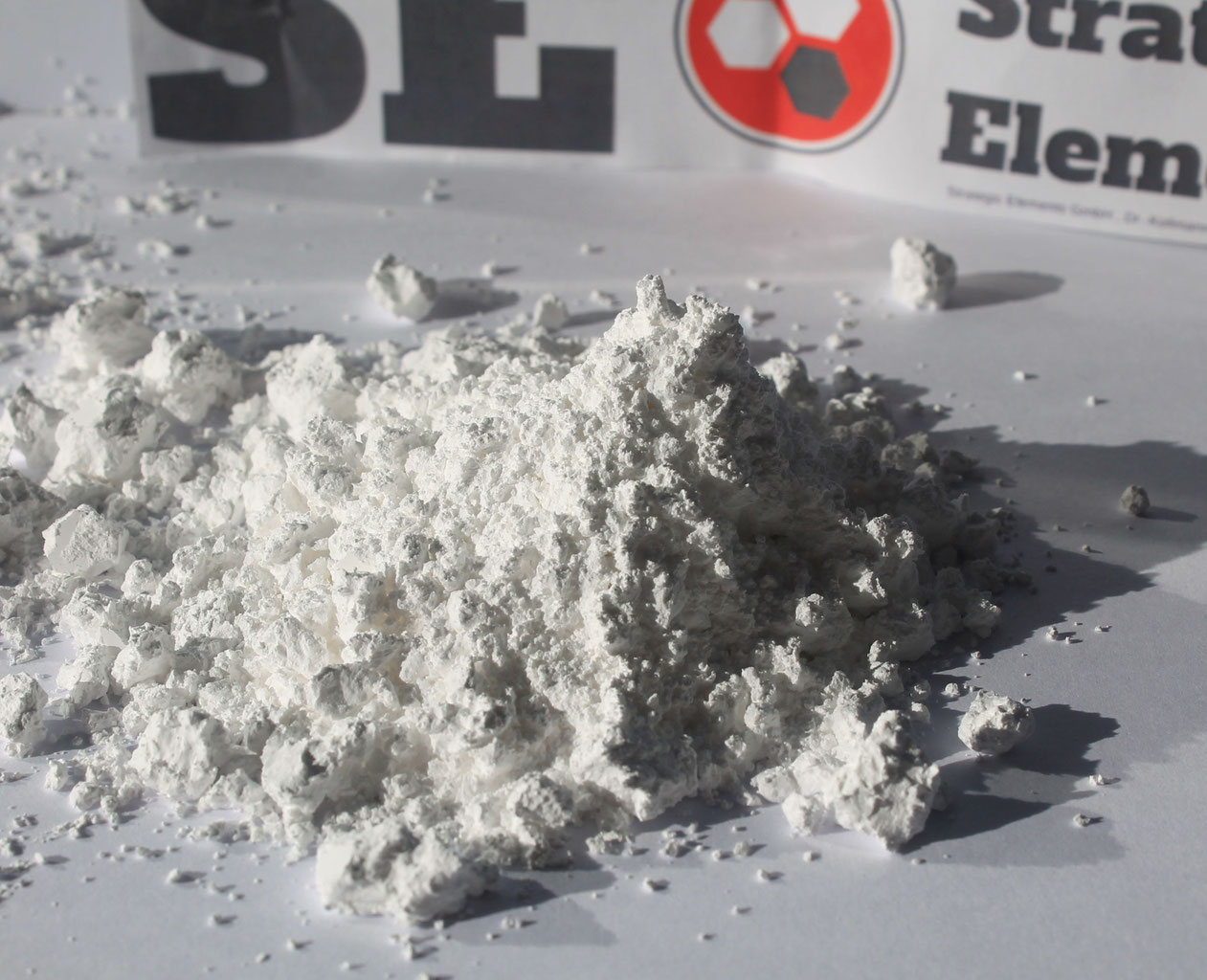 Gadolinium(III)-oxid Gd2O3/TREO: 99,99% kaufen - Strategic Elements