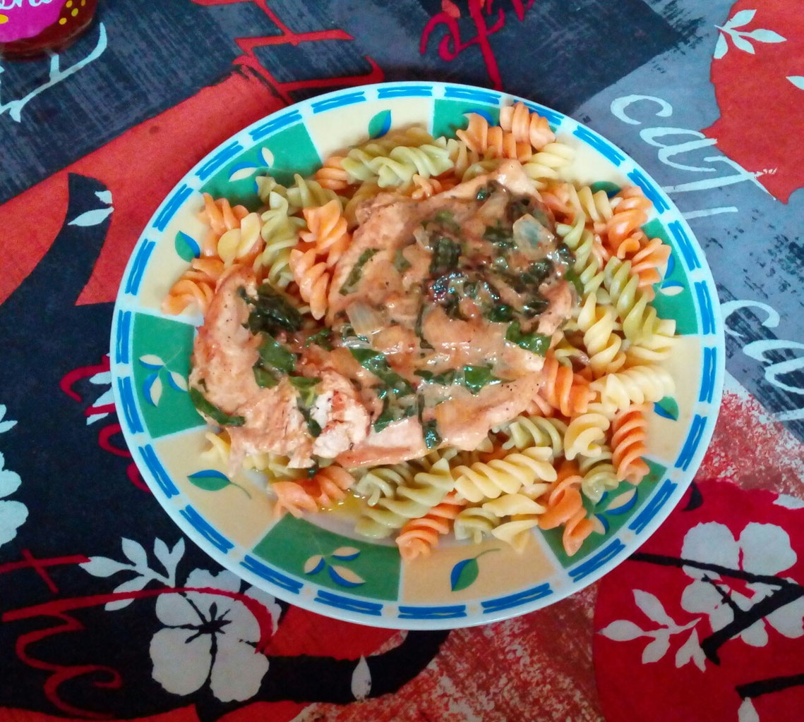 Pasta de vegetales con pollo a la espinaca - Mi Sabrosa Cocina