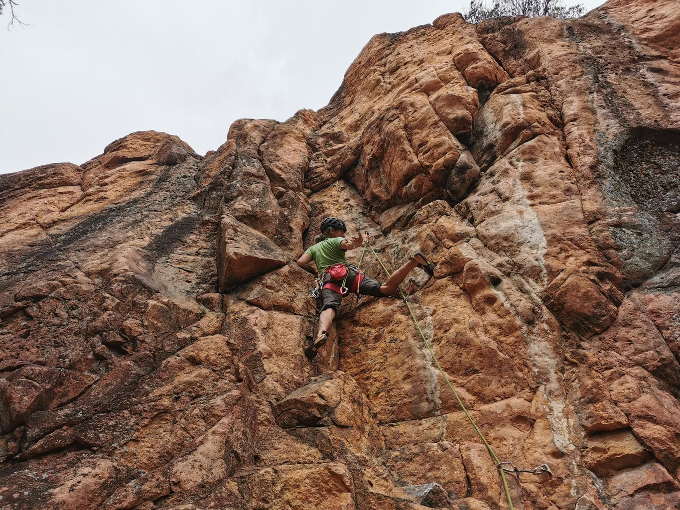 Grimp Rhyolite Rouge Esterel (Var) - zig-zag-escalade: Moniteur ...