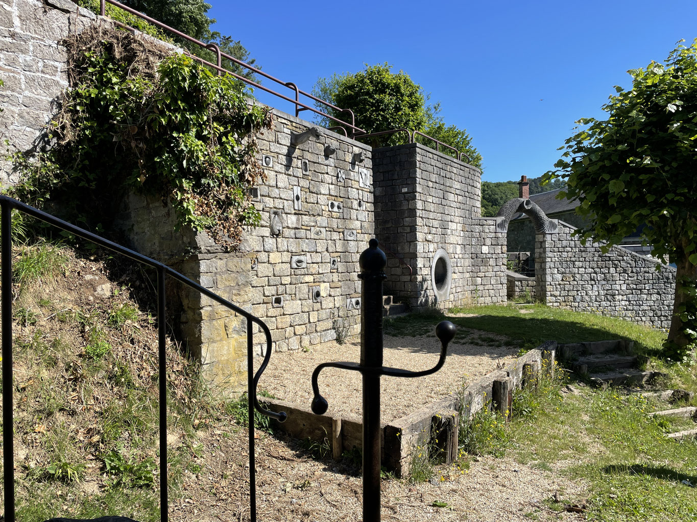 Etape 7 : le donjon Montuy - Site des églises de Comblain