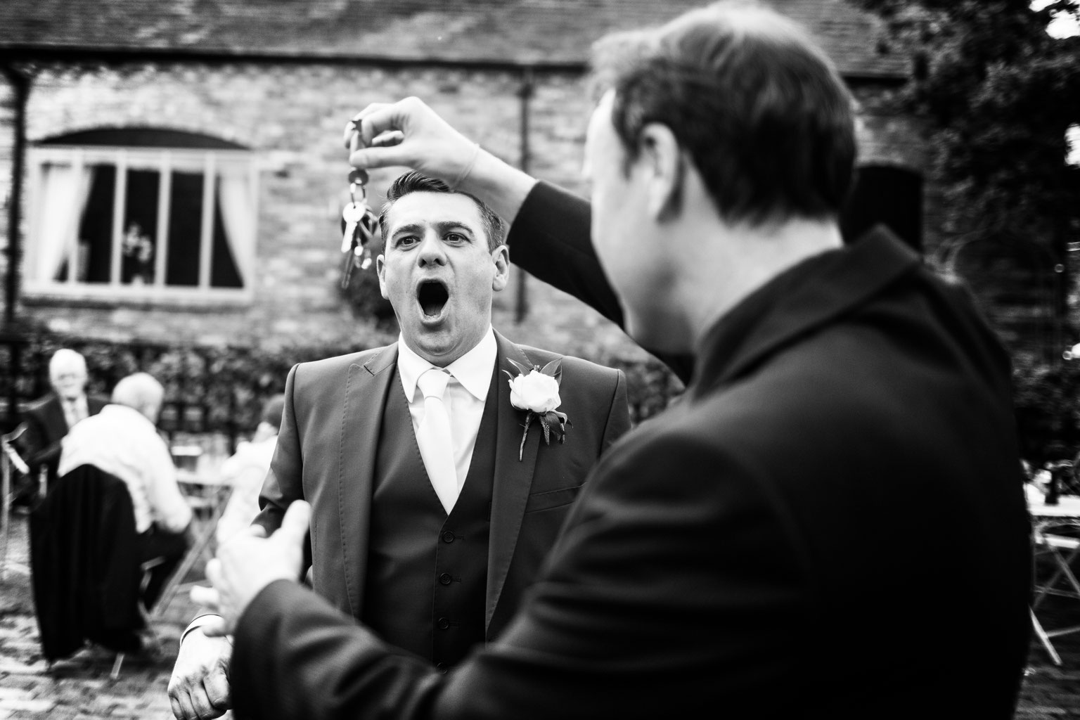 Hire award winning wedding magician for your UK wedding - Award Winning ...