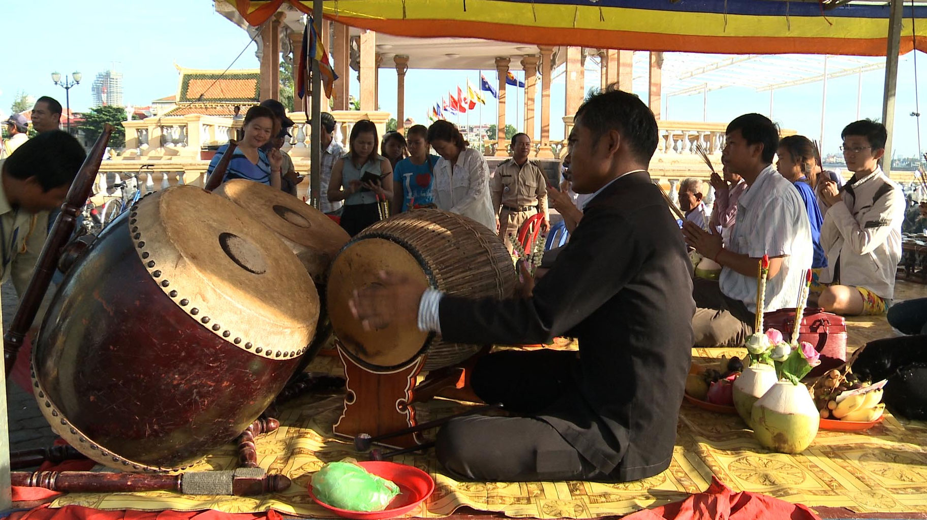 Drum - skor thom ស្គរធំ - Sounds of Angkor
