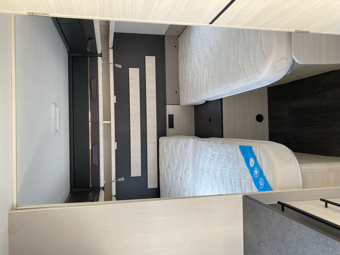 Wohnwagen Mit Etagenbett Und Einzelbetten