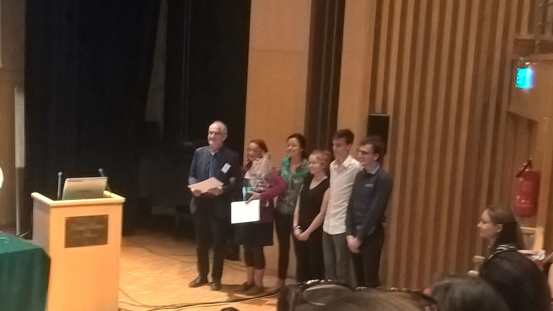 Les 3 clips des lauréats du concours vidéo 2018 projetés devant un ...