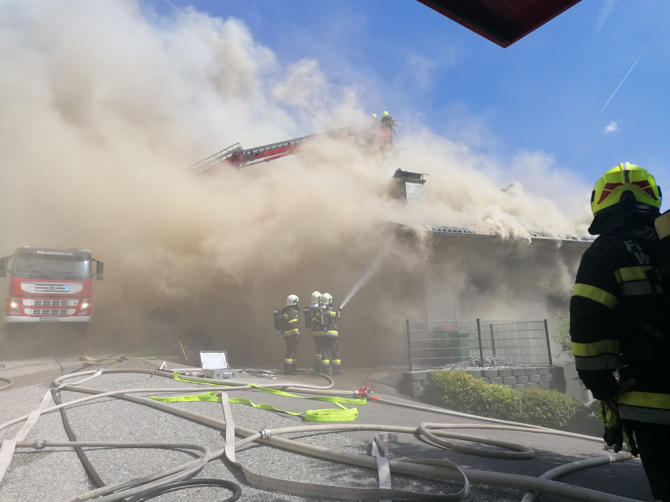 Vollbrand Wohnhaus - IM DIENSTE IHRER SICHERHEIT