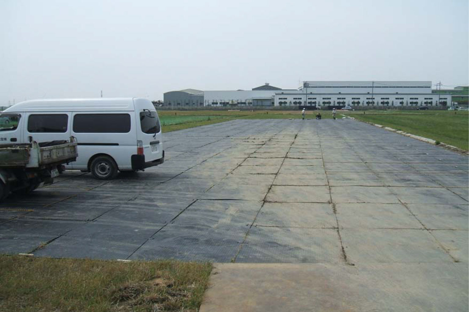 P-PANEL プラパネルの特徴 - 炭素繊維配合の強靭で柔軟樹脂板 プラパネル