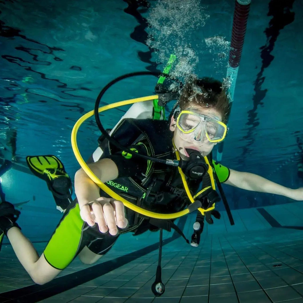 Indoor-Diver für groß und klein - Let's Dive Gronau - Tauchschule im ...
