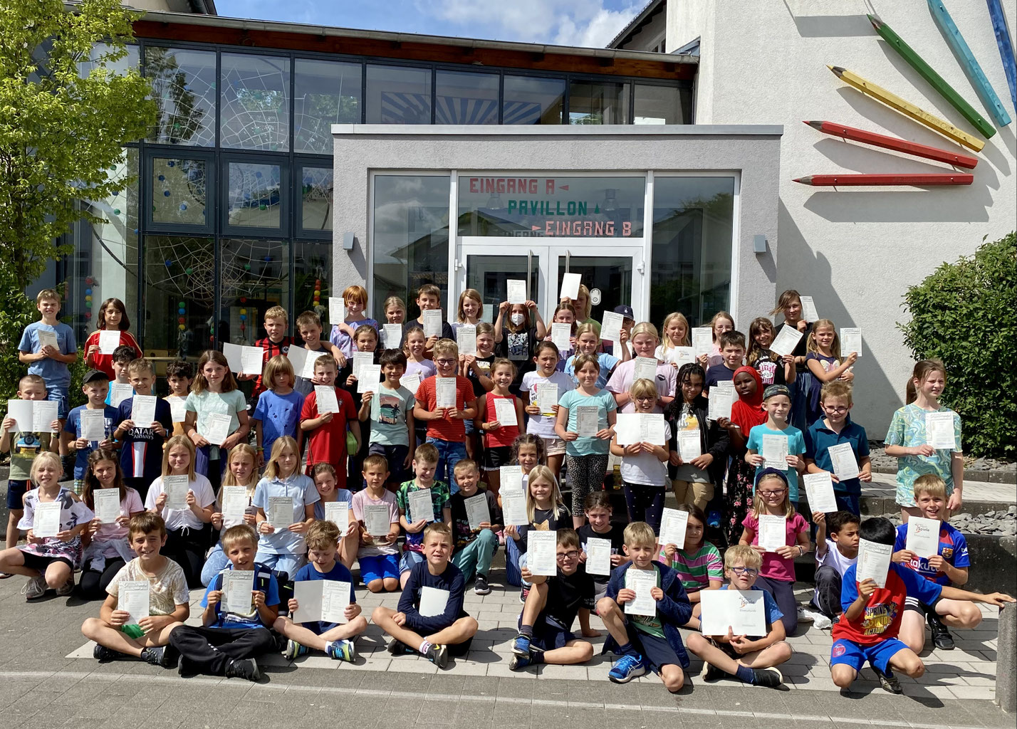 Überreichung der Sieger- und Ehrenurkunden in der Grundschule - Cornelia-Funke-Schule Gemünden