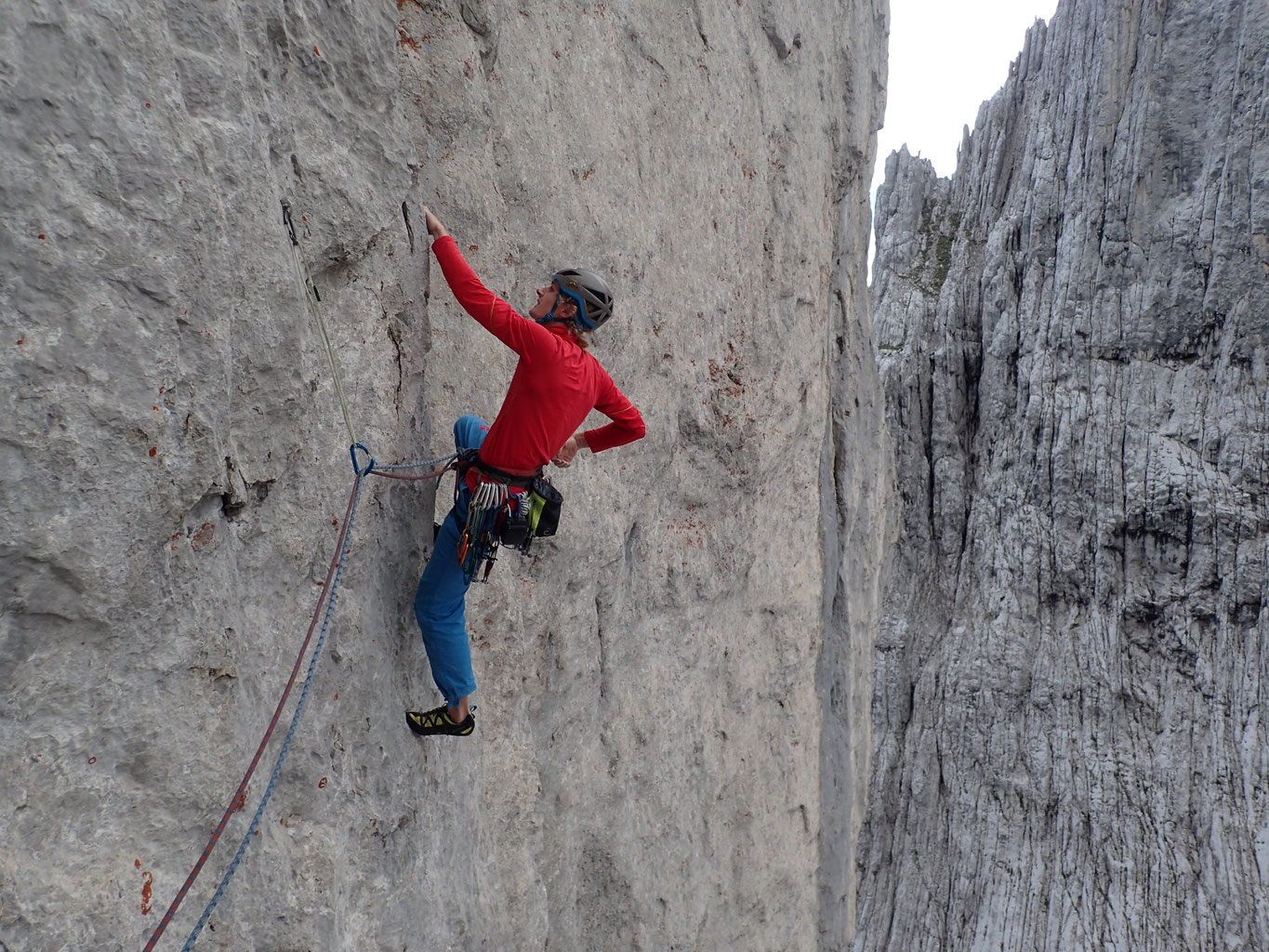 Vertical Tango 250m IX+ E 3 - bergfotografie Daniel Mohler Kletterblog