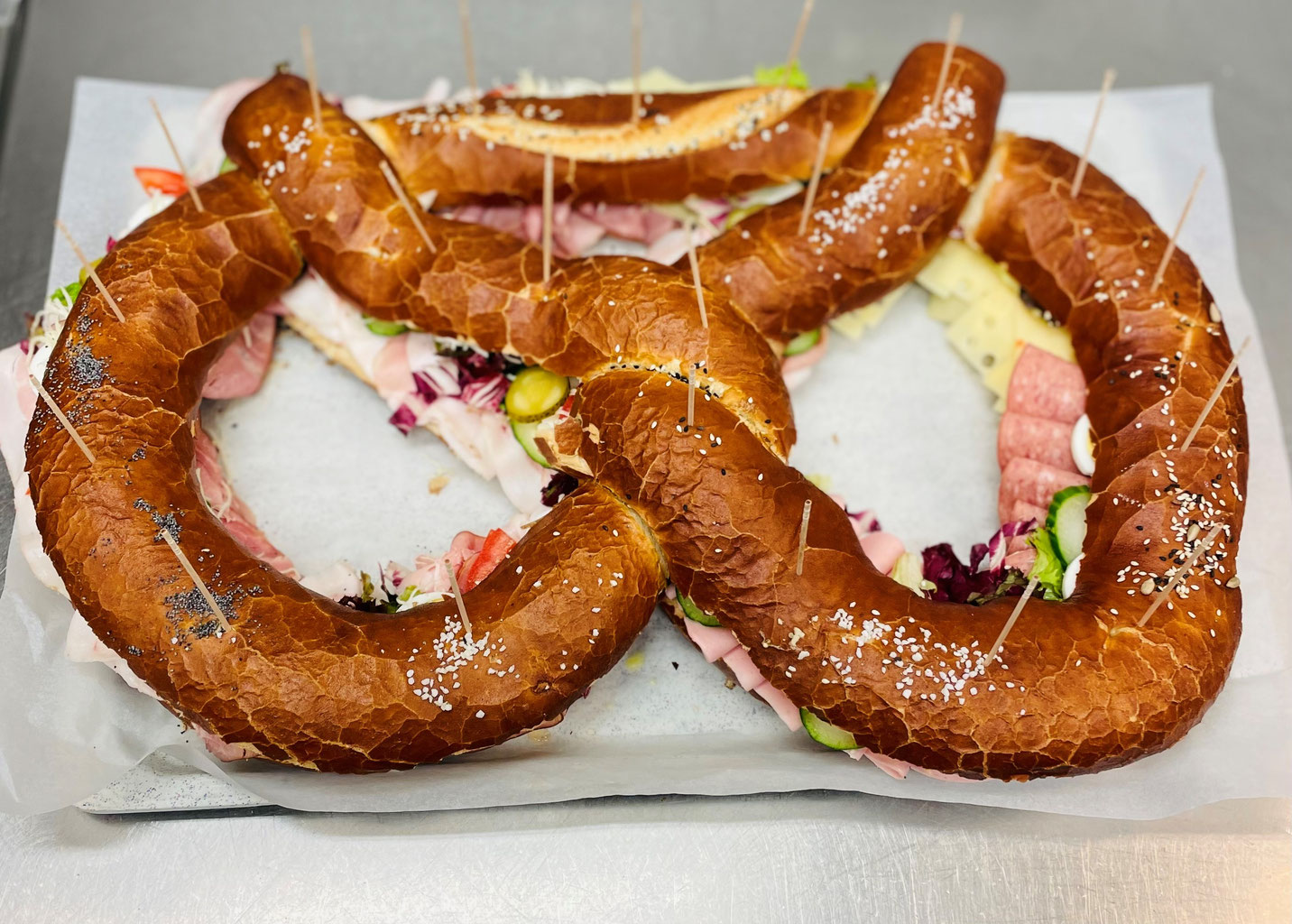 NEU ! Gefüllte Riesen-Partylaugenbrezel - kantine-ebners Webseite!