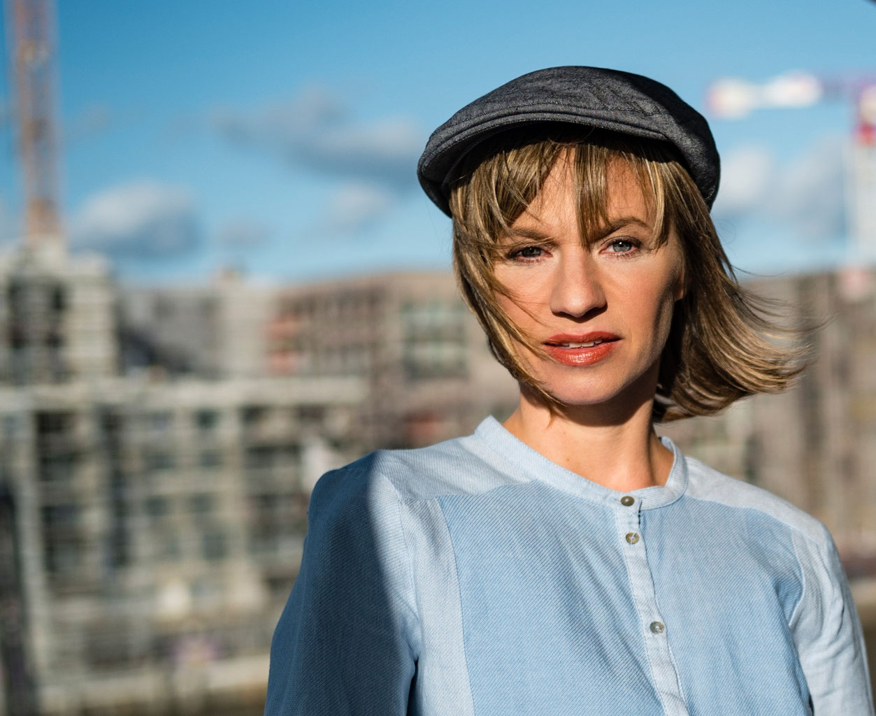 ...auf dem neusten Stand ! - Lieder-und Lyrikprogramm von Christiane ...