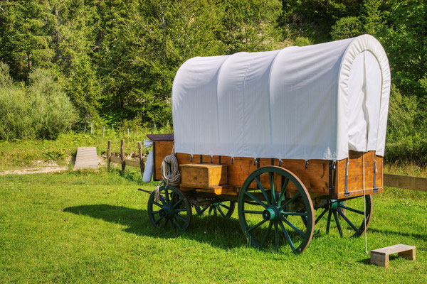 Décor Chariot Western - Fabrication et location de décors et tentes