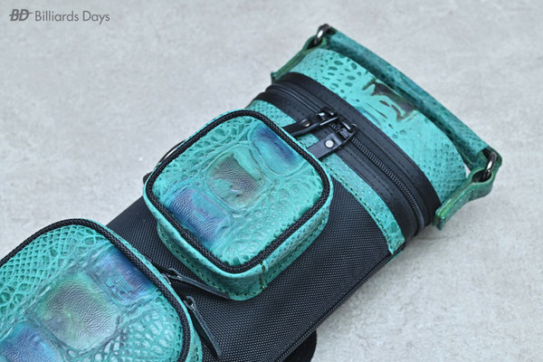 BD〉パーティション付きのロングポケットが特徴。『JB CASES』の BD〉パーティション付きのロングポケットが特徴。『JB CASES』の