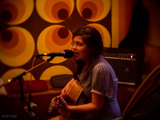 Cosma Joy & Sebastian Block - Singer. Songwriter. Lifesaver.