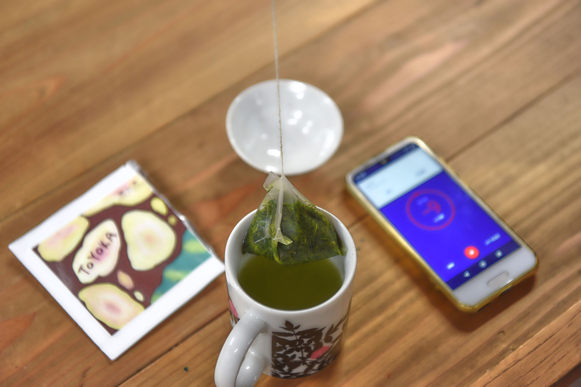 How to make and drink delicious Sayama-tea using a tetra-tea bag ...