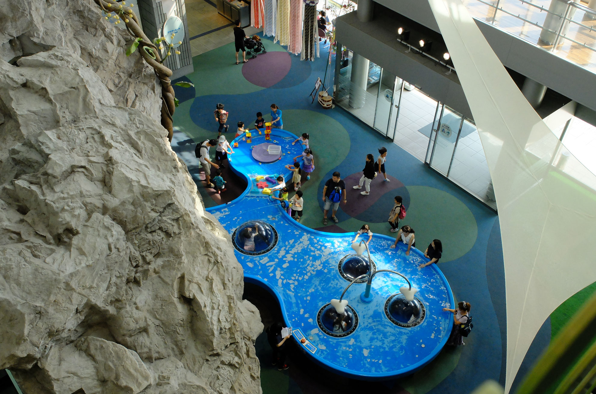 Let's Cool Off at the Water Science Museum in Ariake - Behind the ...