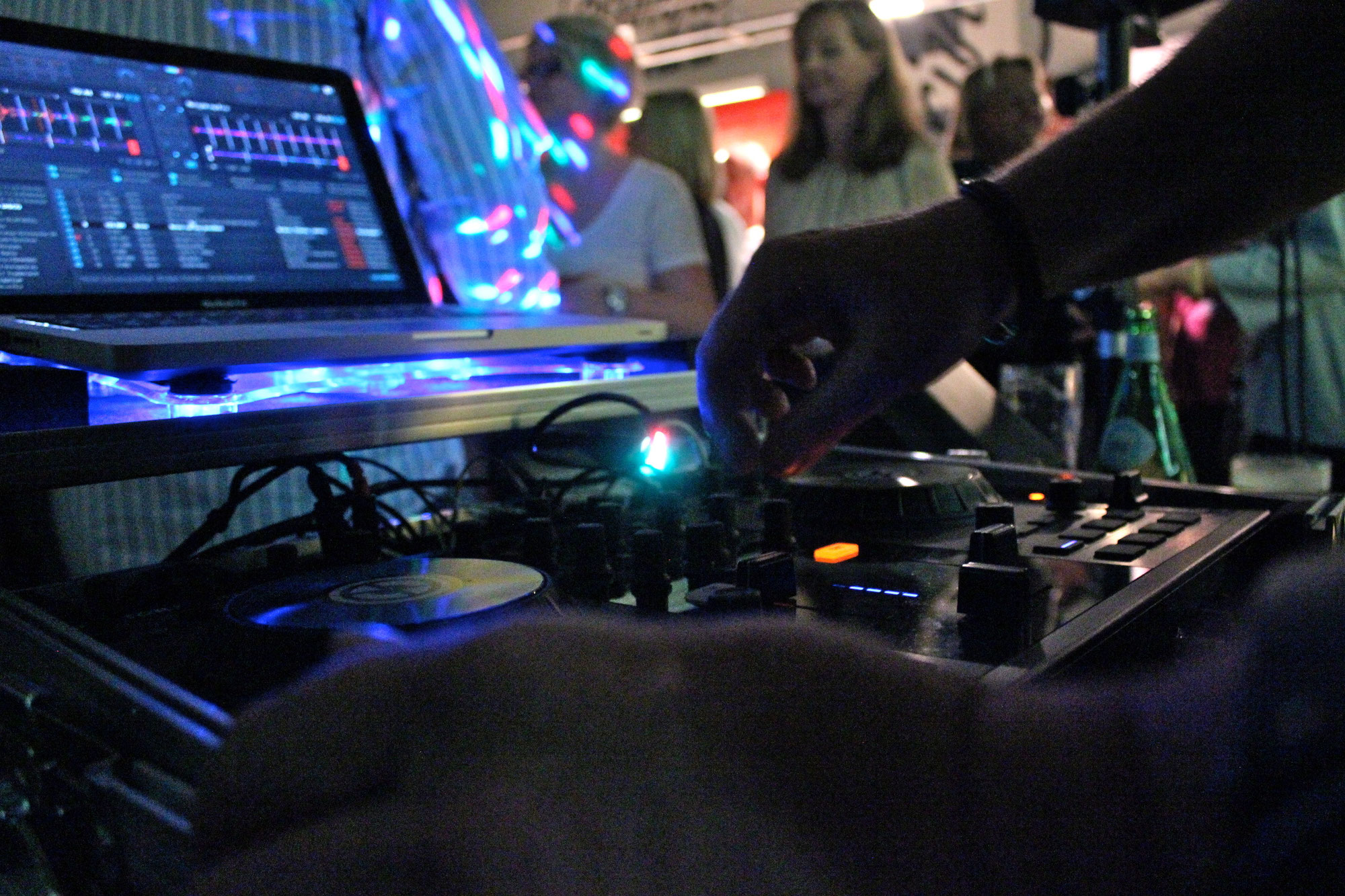 myDJ-P Feiern mit Freunden, DJ Party Feier Geburtstag Hochzeit München ...