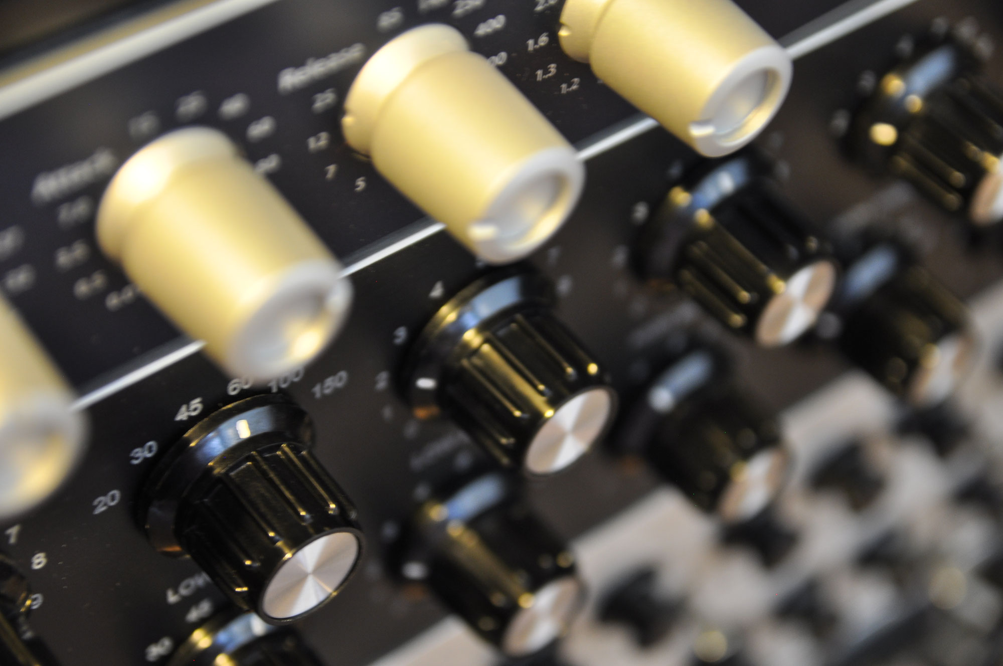 Kontakt - DIAL audio - DIY