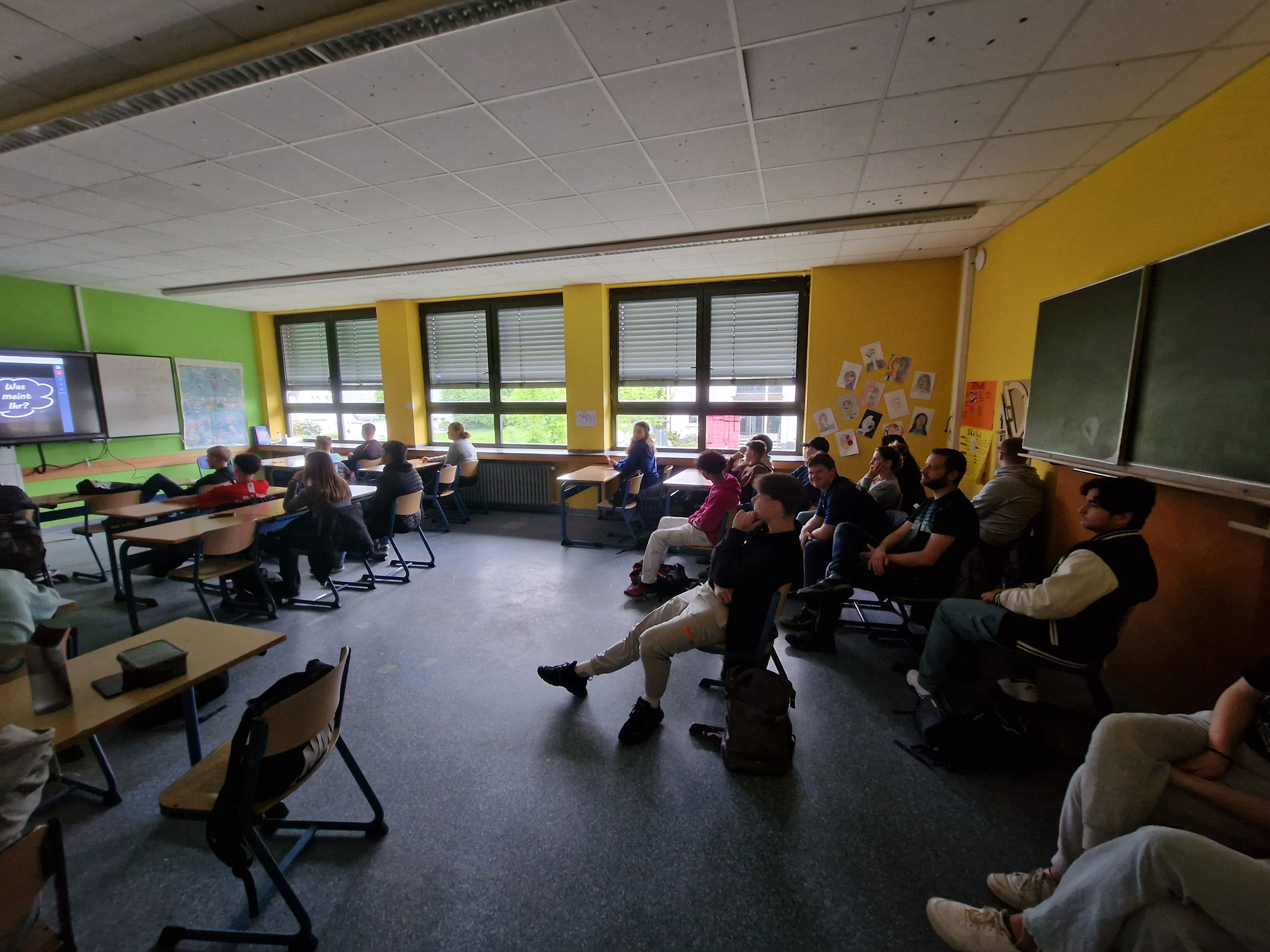 Cybermobbing und Rechtsverletzung im Internet: Anwältin klärt Schüler ...