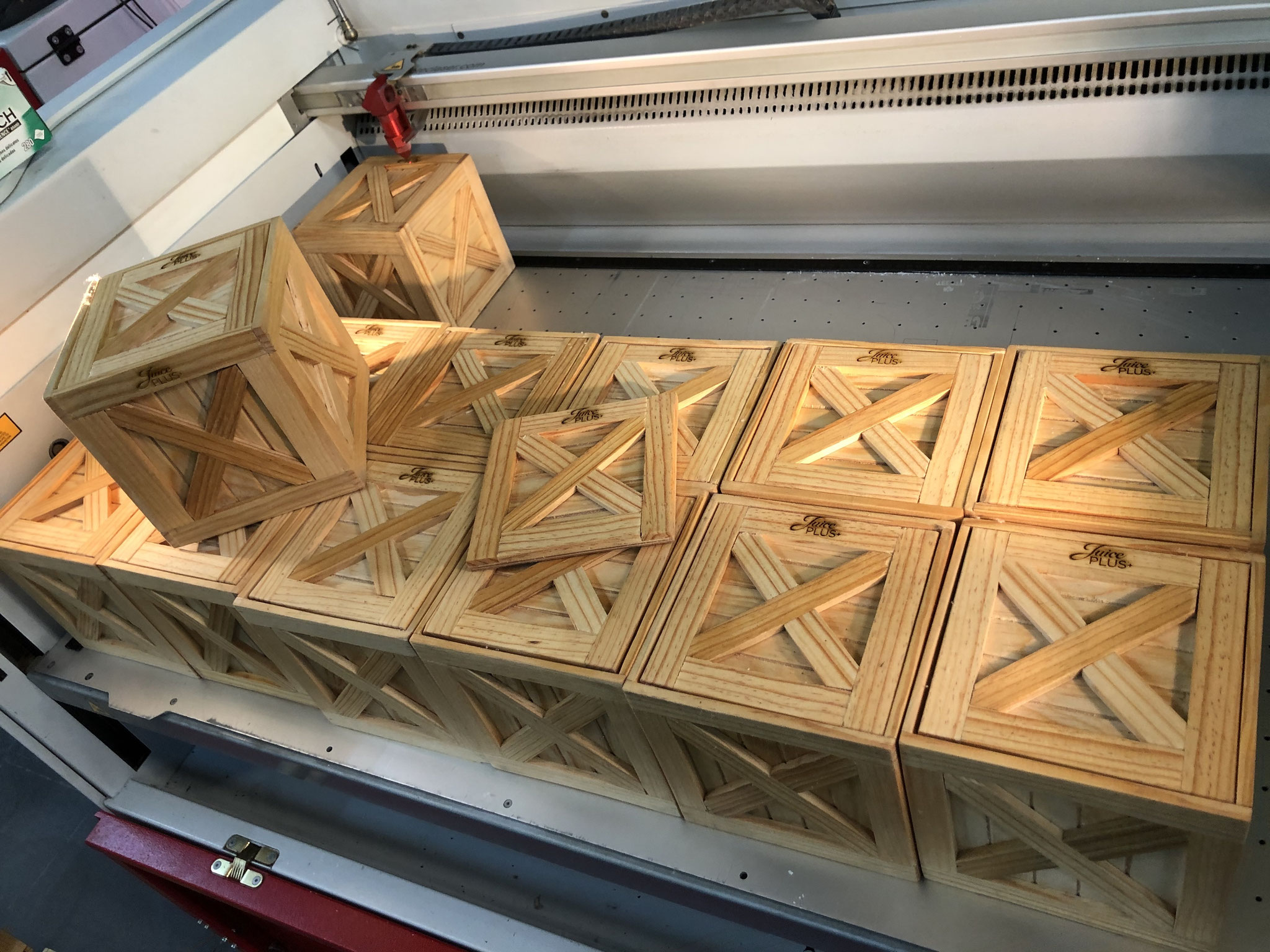 Grabado laser en madera, xilografia, grabado laser sobre madera, corte ...