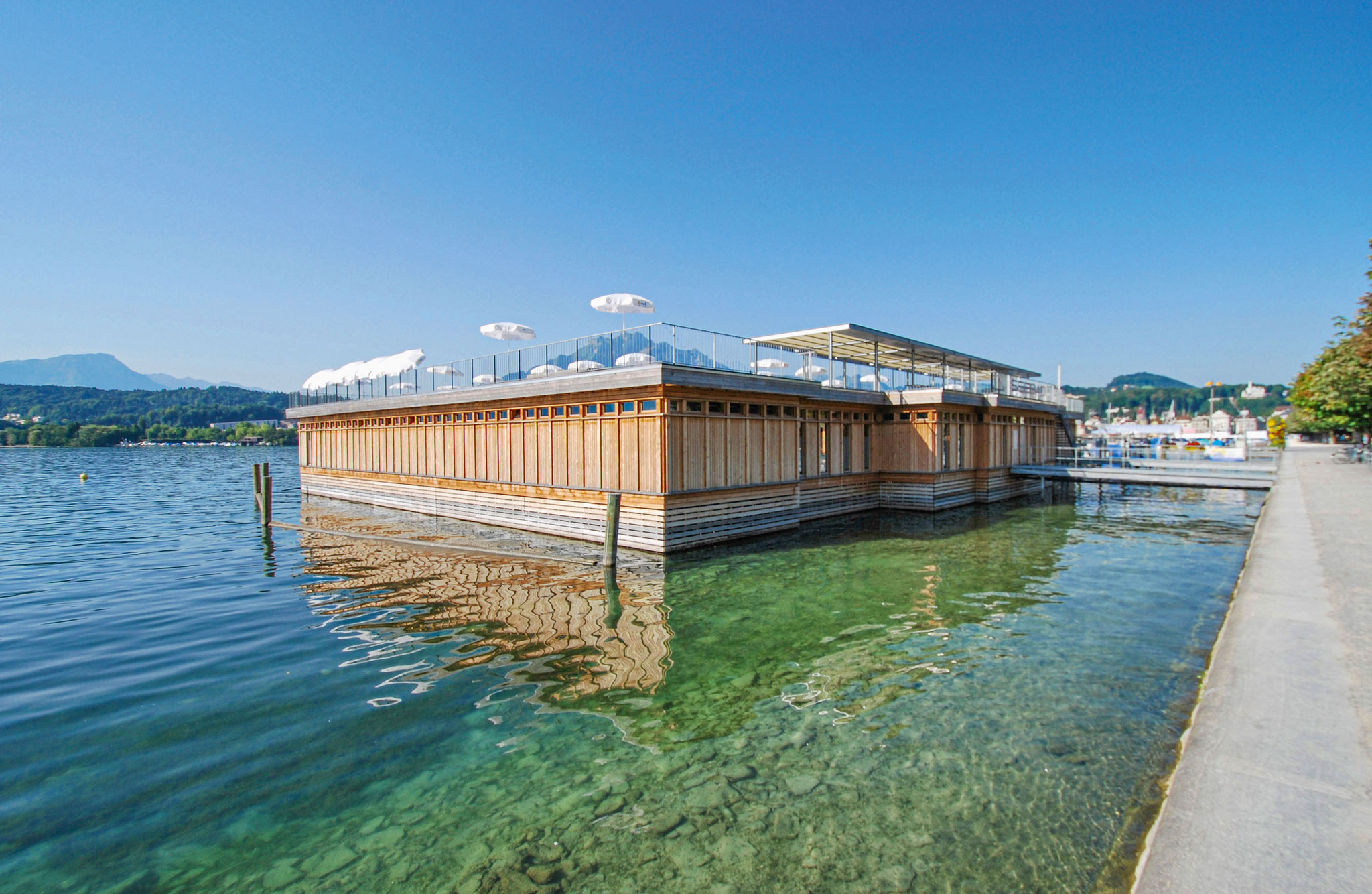 130-jährige Badeanlage im Luzerner Seebecken: - 1544708232s Webseite!