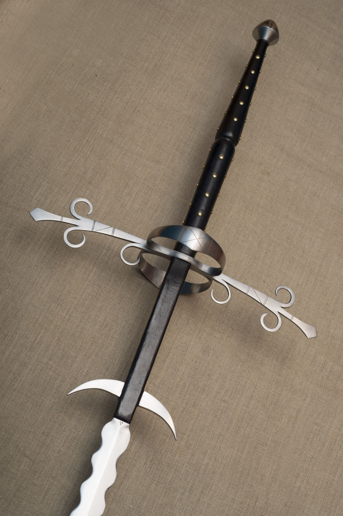 •Reproduction d'une grande épée à deux mains/zweihander, flamberge d ...