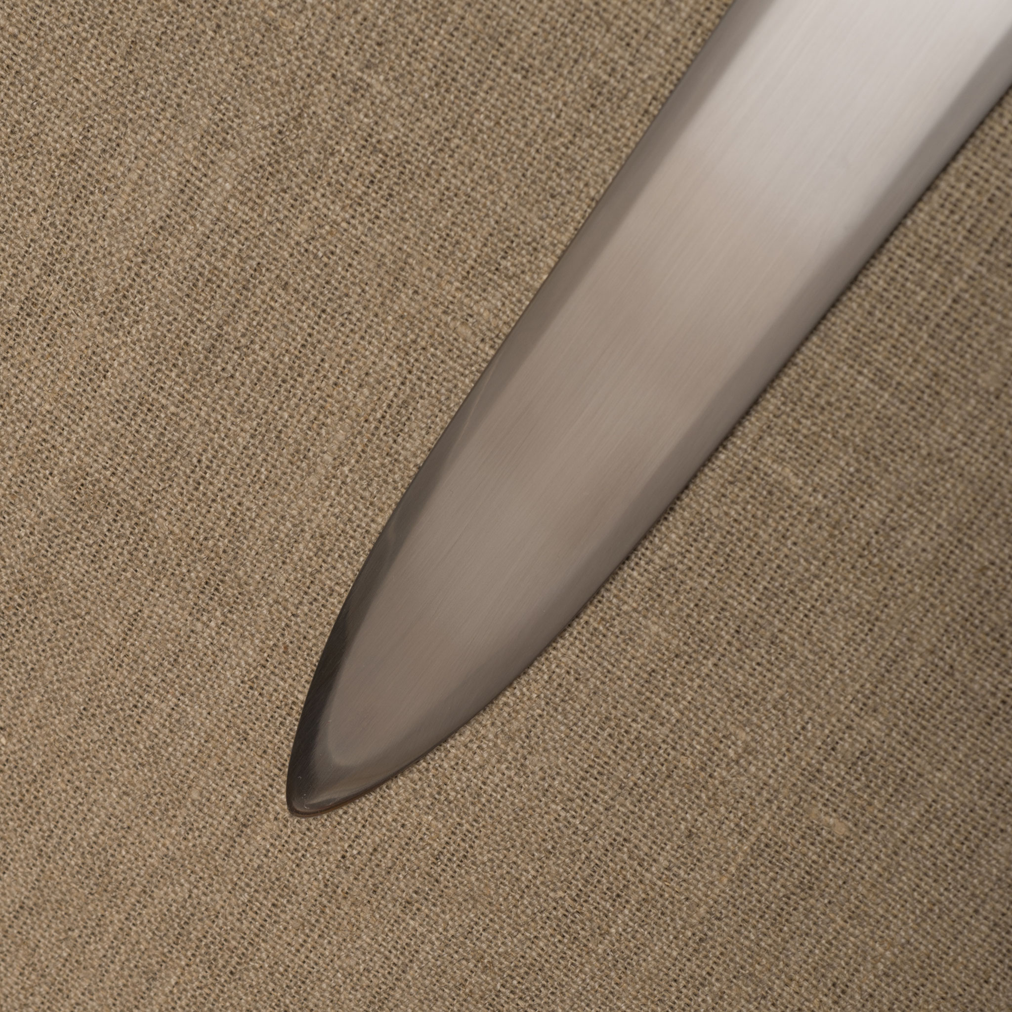 •Reproduction d'une épée à deux mains du Type XIIIa.2, d'après un ...