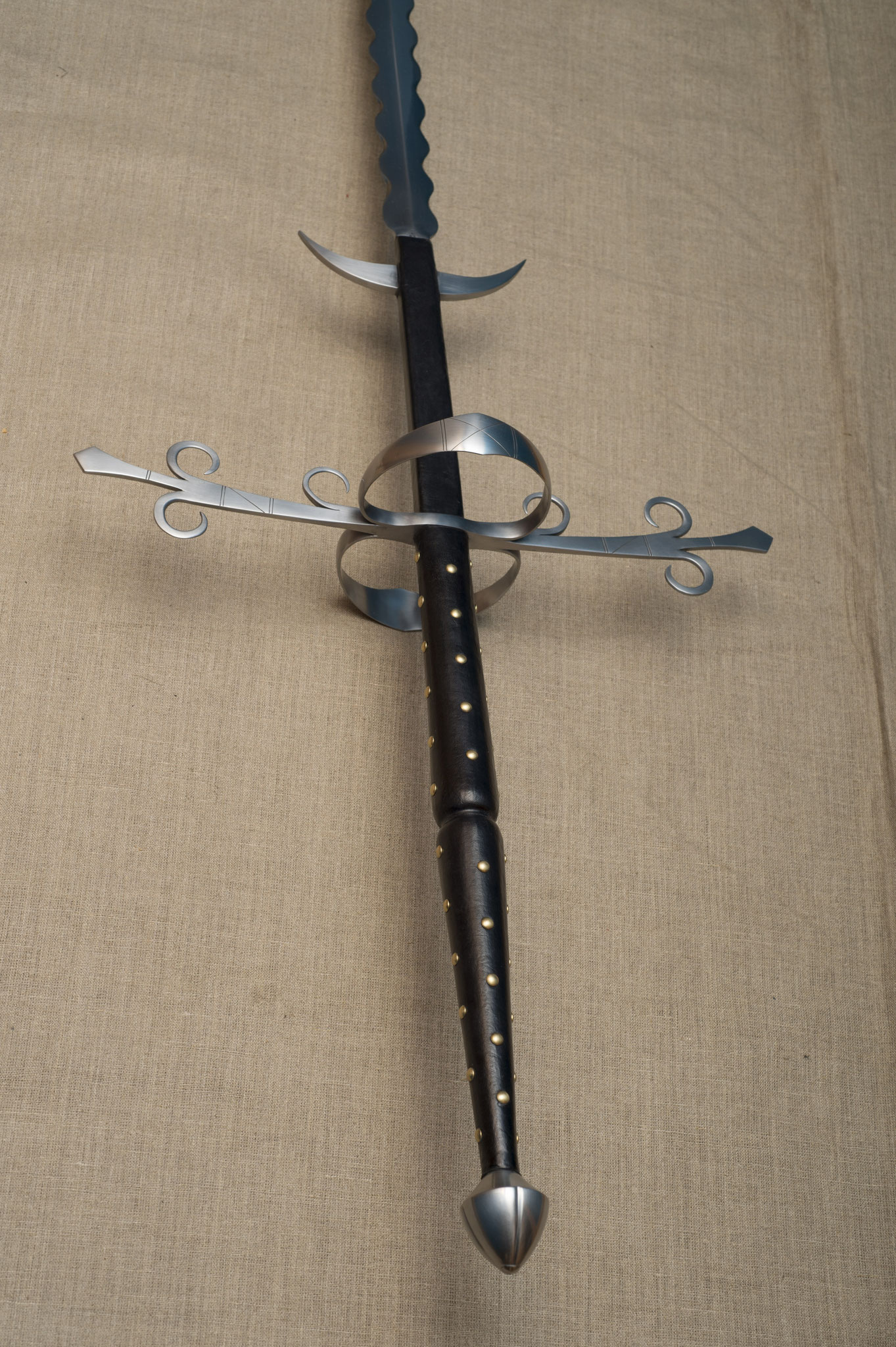 •Reproduction d'une grande épée à deux mains/zweihander, flamberge d ...