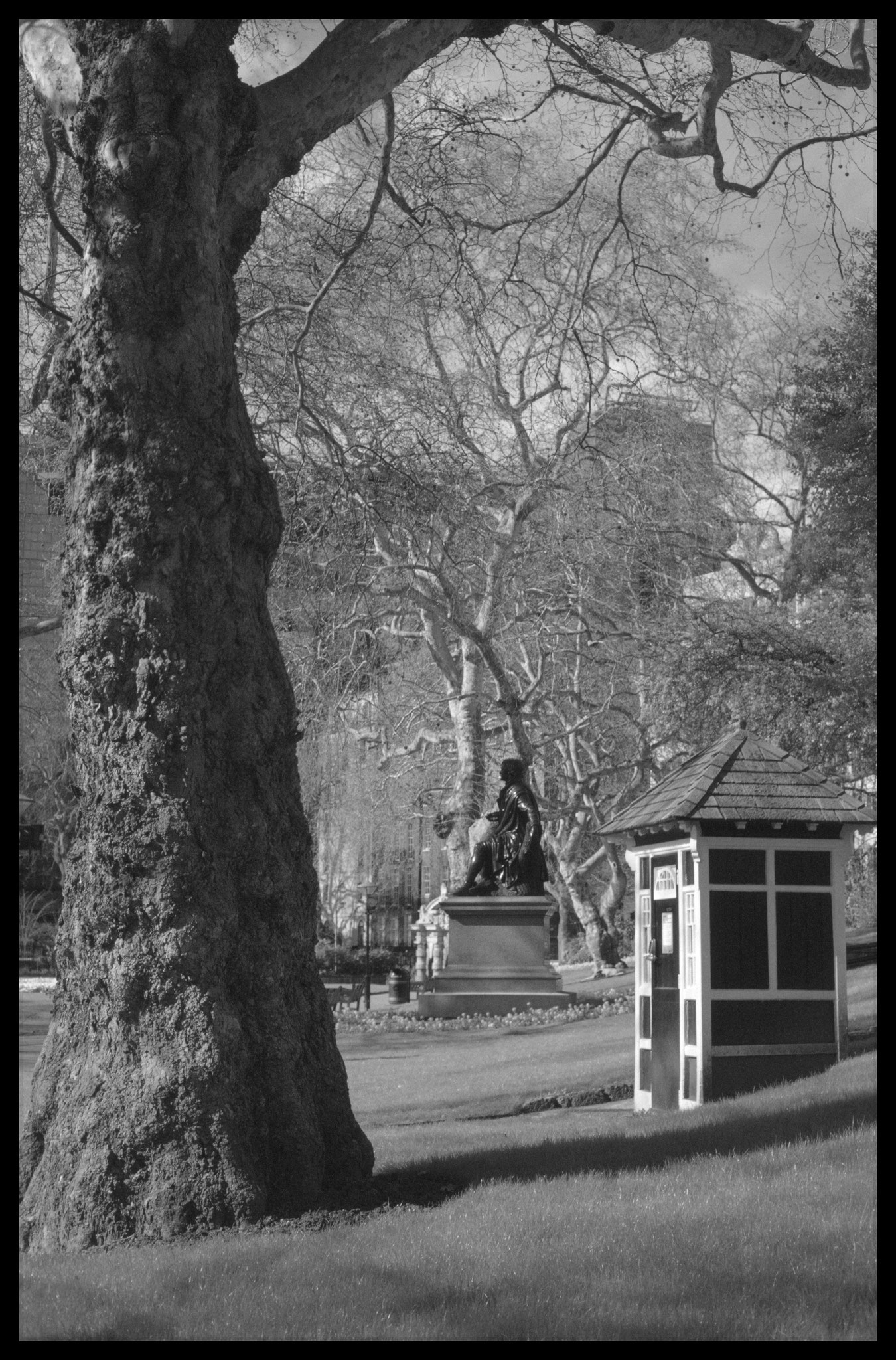 The Victoria Embankment Gardens - Eifion Evans Artist
