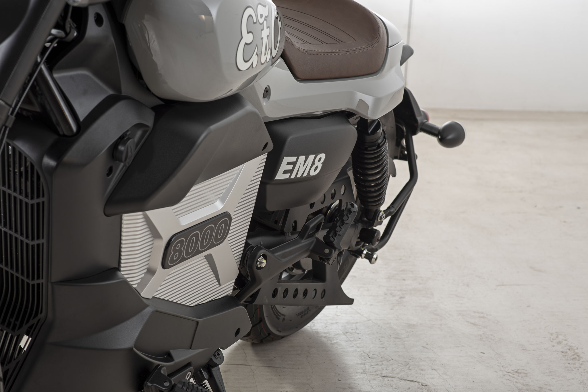 EM8 Modellübersicht - E.F.O-Elektroroller - ES300 - ES400 - ES500 ...