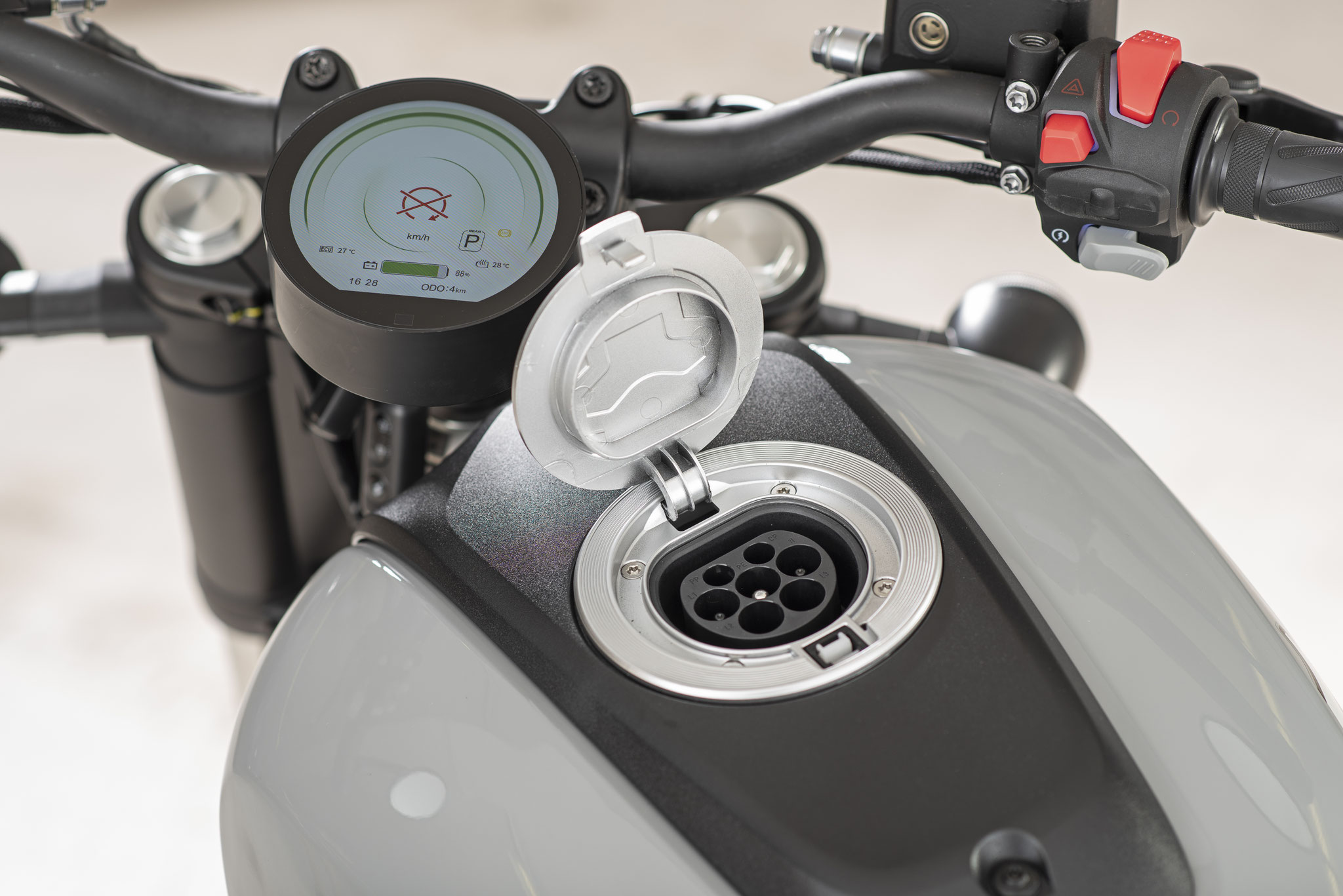 EM8 Modellübersicht - E.F.O-Elektroroller - ES300 - ES400 - ES500 ...