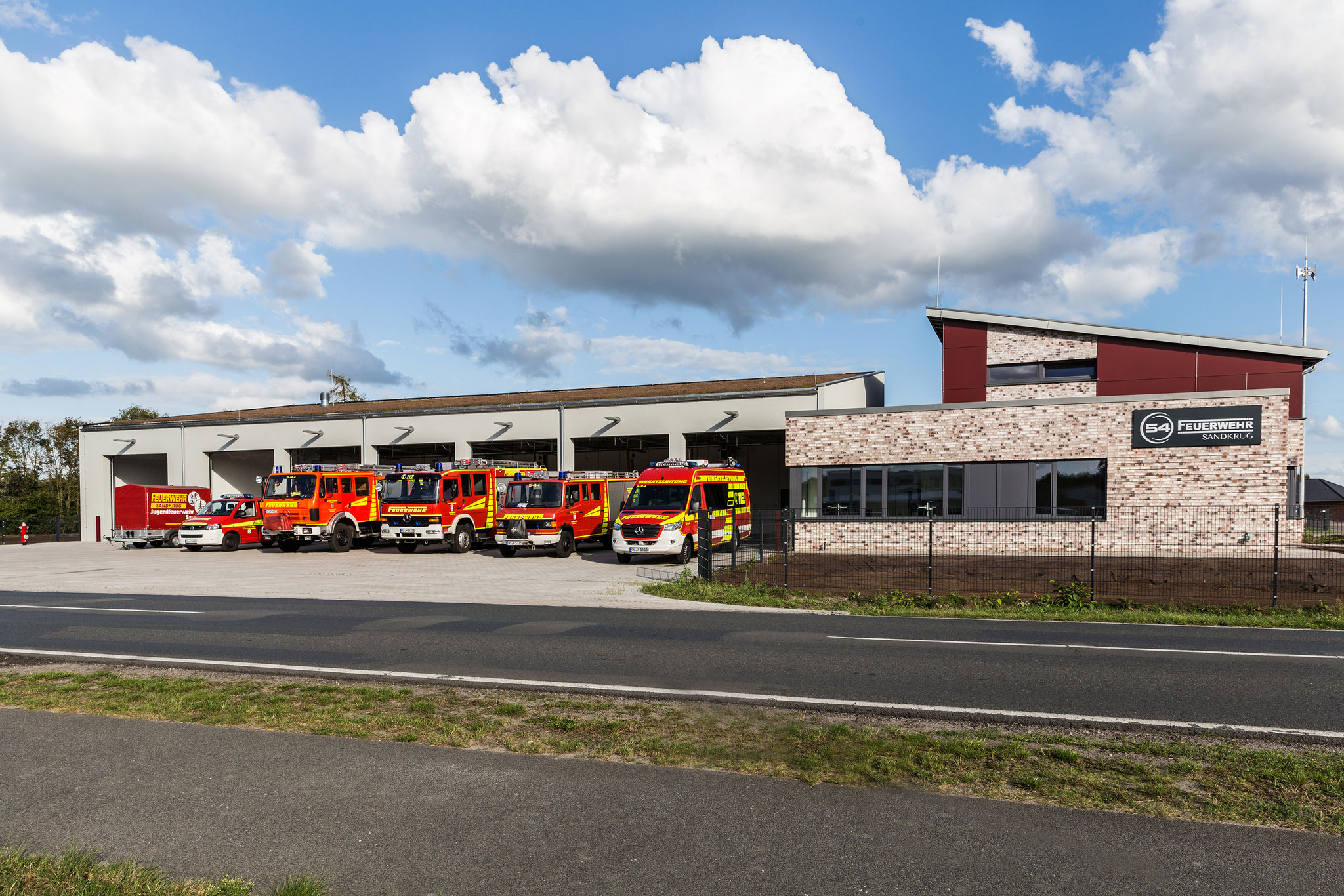 Feuerwehrhaus - Freiwillige Feuerwehr Sandkrug Feuerwehrhaus - Freiwillige Feuerwehr Sandkrug